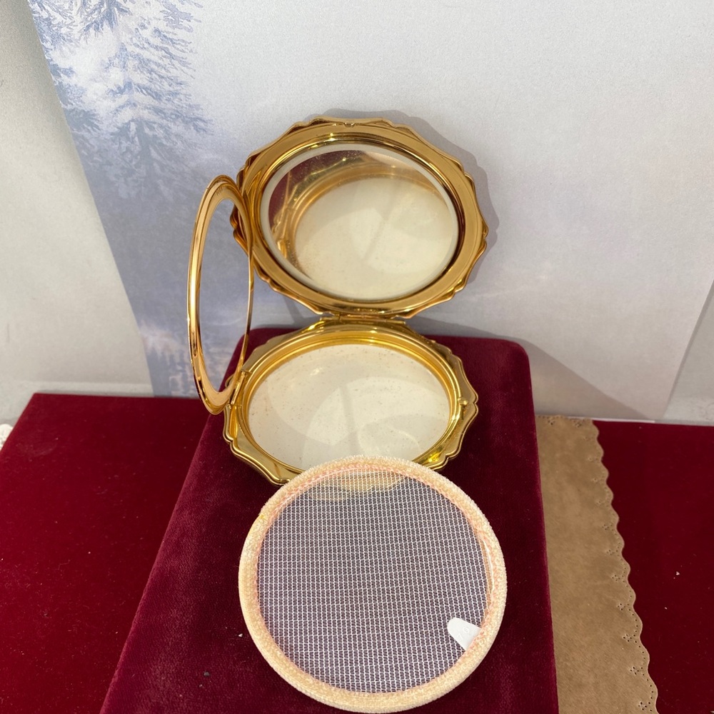 Vintage Stratton Gold Tone Wedgwood Powder Compact - Gem